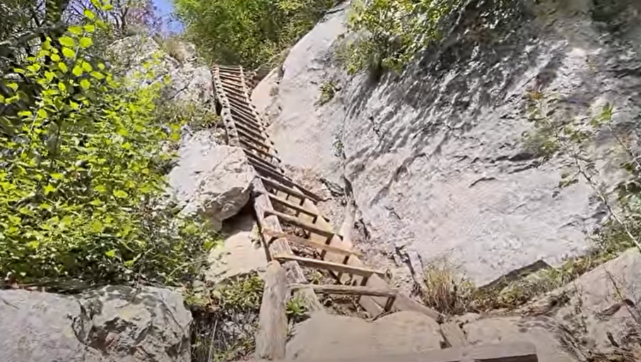 "Satul din cer" Ineleț - o localitate unică în România, unde se poate ...