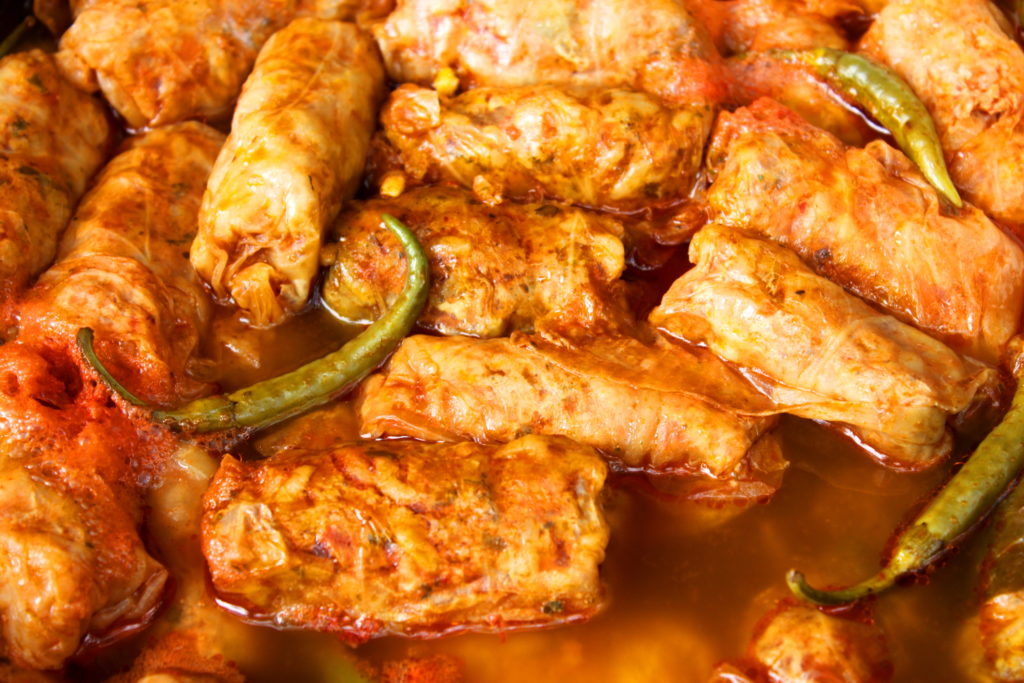 Cât timp putem ține sarmalele la congelator? Detaliul pe care toată ...