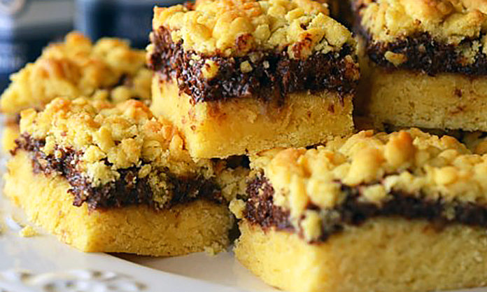 Prăjitură cu gem și nucă – e delicioasă, de post și se prepară cât ai ...